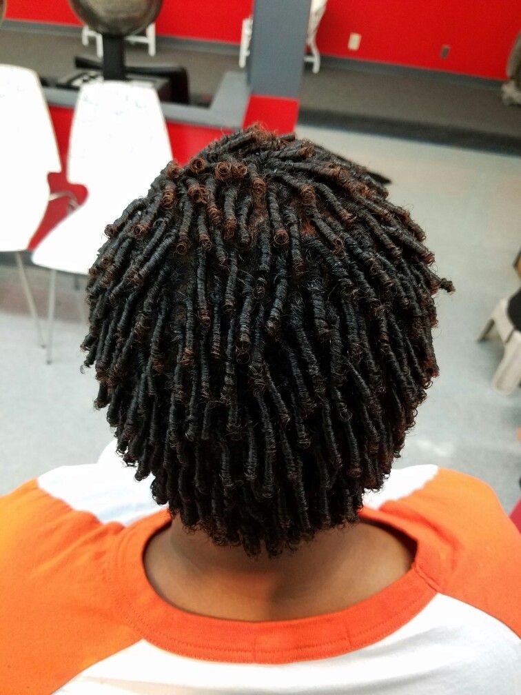 How to Do Finger Coils: An Easy Guide to Defined Curls - Livara Natural ...